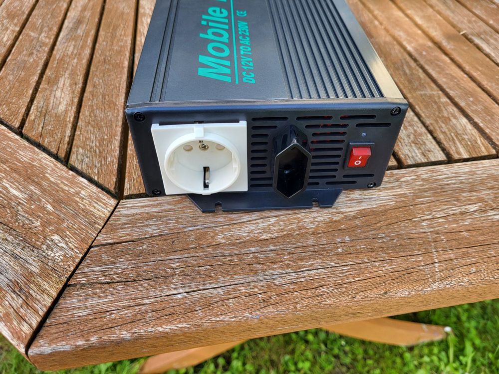 Inverter 1000W für das Auto/Boot 12V DC / 240V AC | Kaufen auf Ricardo