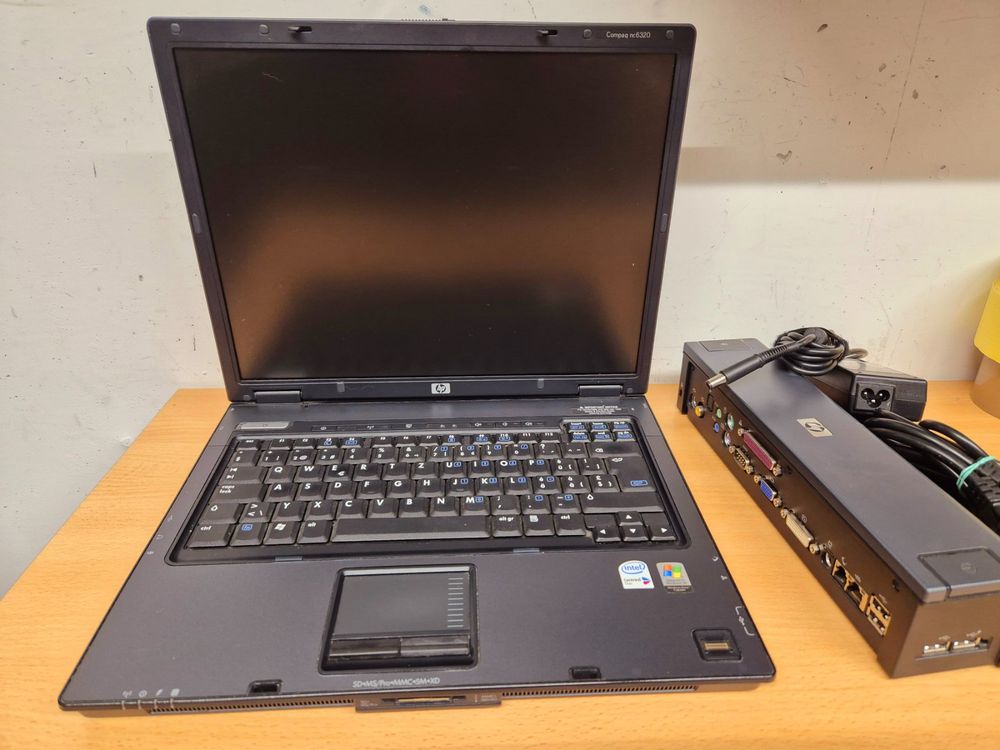 HP NC6320 Notebook mit Netzteil 90 Watt und Dockingstation (Defekt) in ...