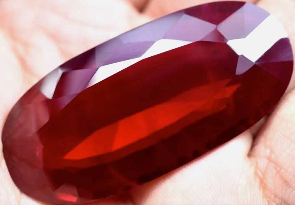 170.00 Ct Huge Blood Red Ruby Mozambique GGL Certified (Neu und ...