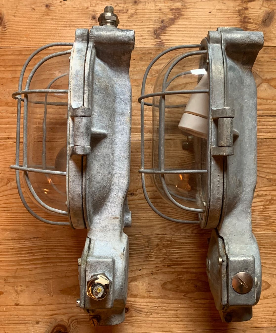 2 Stollenlampen BAG Turgi aus Bunker der CH Armee (Gebraucht) in ...