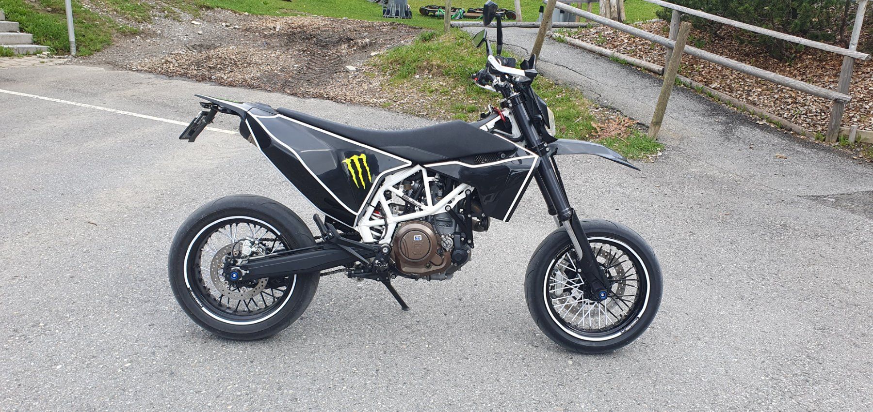 Husqvarna 701 Supermoto (Gebraucht) in Schellenberg für CHF 9824 – nur Abholung auf Ricardo kaufen