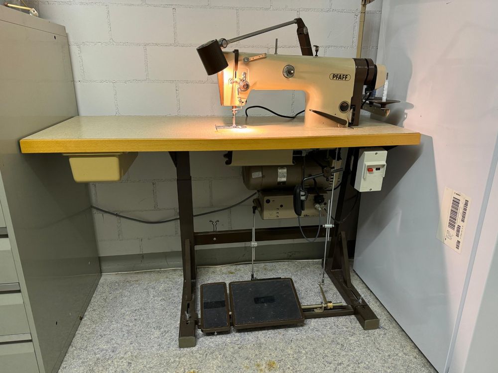 Pfaff 481 900/51 Industrie-Nähmaschine mit Nadeltransport (Gebraucht) in Rothrist für CHF 105 ...