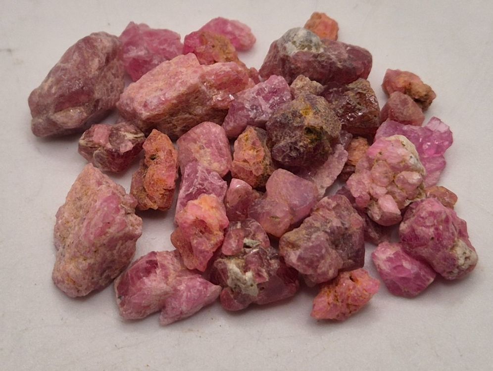 Spinell Kristalle aus Tansania 52.1ct. (Neu und originalverpackt) in ...