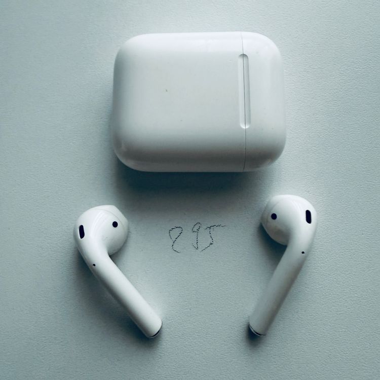 Original Apple AirPods 2 Gen. Wireless Kopfhörer & Case (Gebraucht) in ...