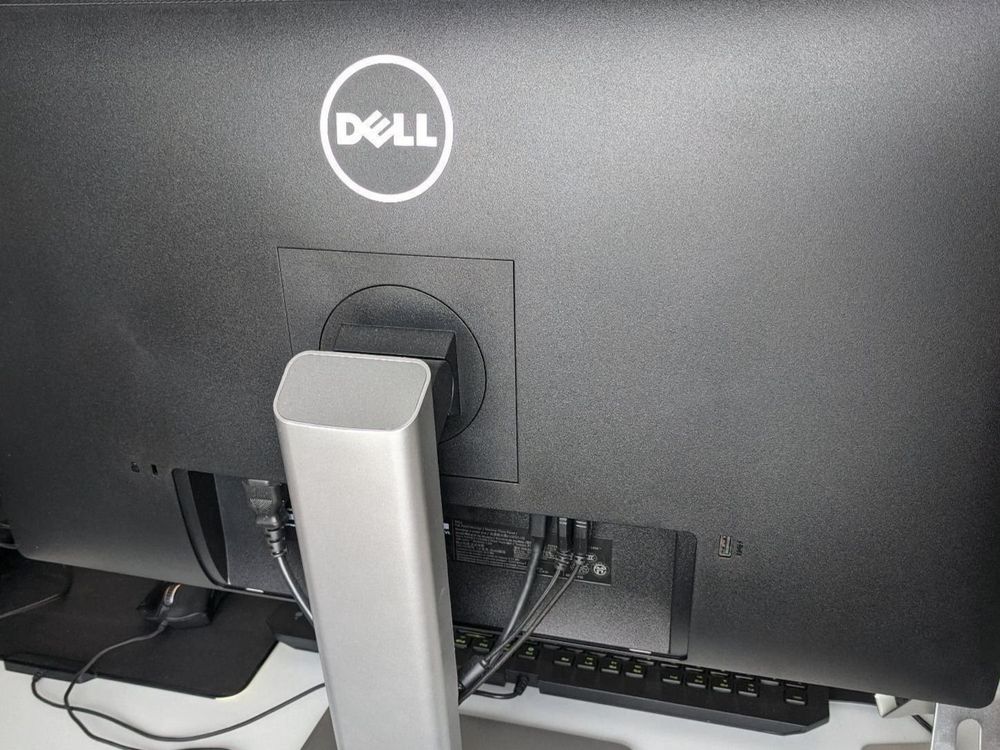 Dell - P2715Q - 27 Zoll - 4K - IPS mit Lautsprecher | Kaufen auf Ricardo