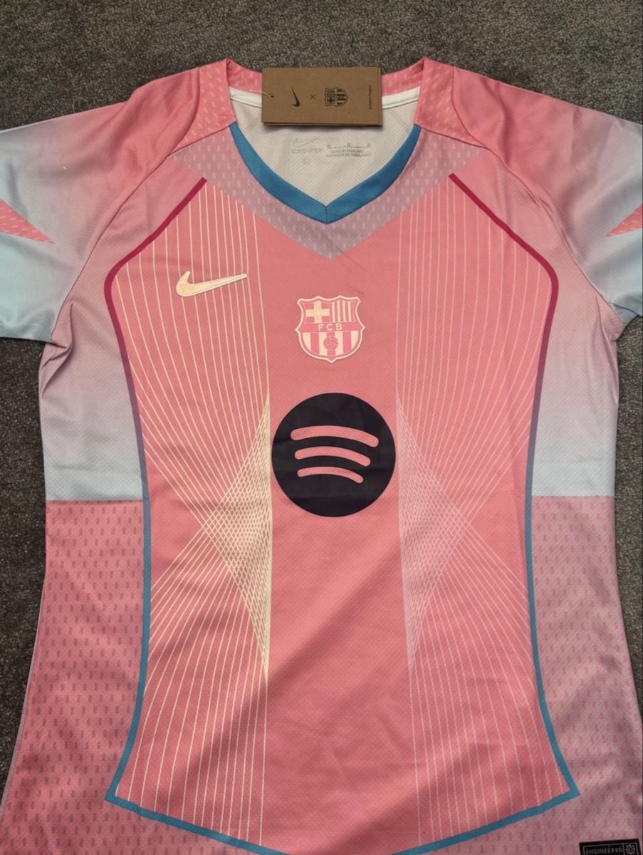 Maillot Fc Barcelone rose Taille L (Neu (gemäss Beschreibung)) in La ...