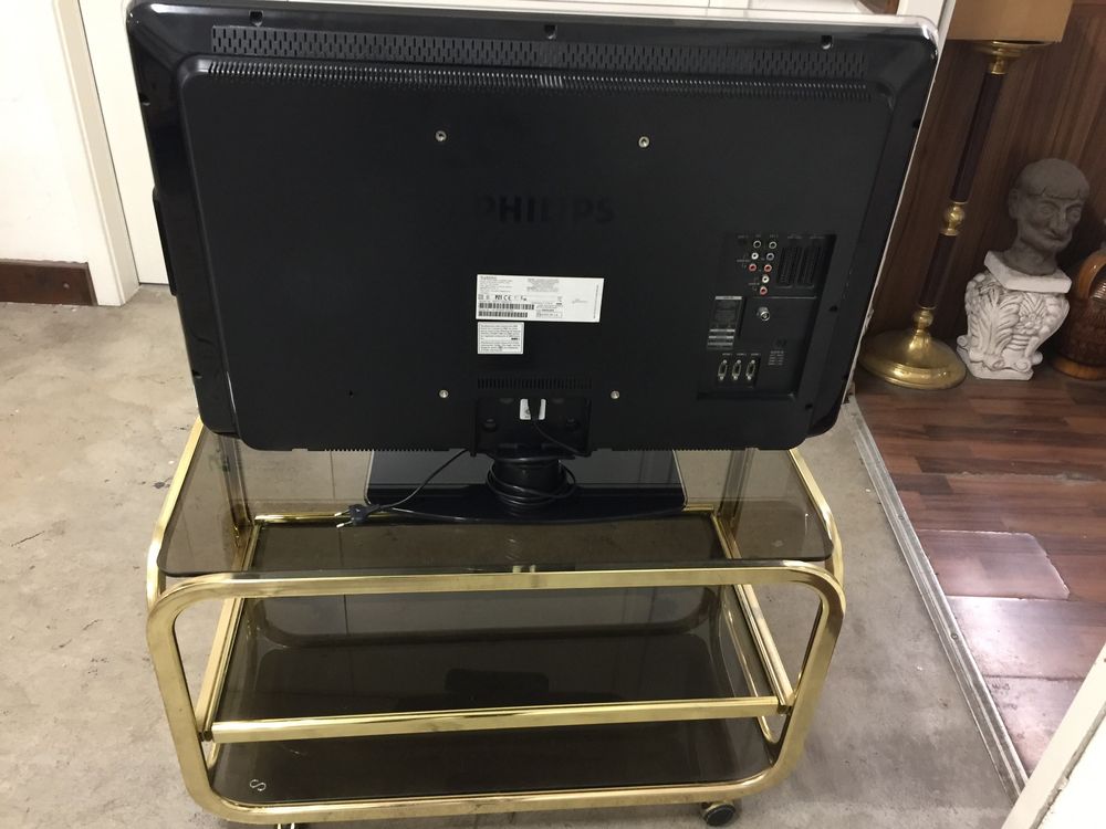Philips 32PFL7403D (32-Zoll-LCD-TV) &Mit TV TISCH (Gebraucht) in ...