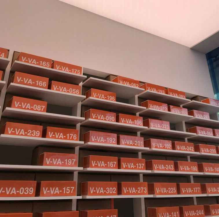Virgil Abloh & Vitra, Brick mit Unterschrift | Kaufen auf Ricardo