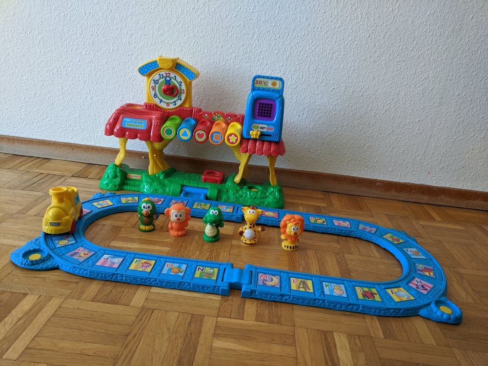 Baby Zugbahnhof mit Zug und Figuren (Gebraucht) in Lengnau AG für CHF 8 ...