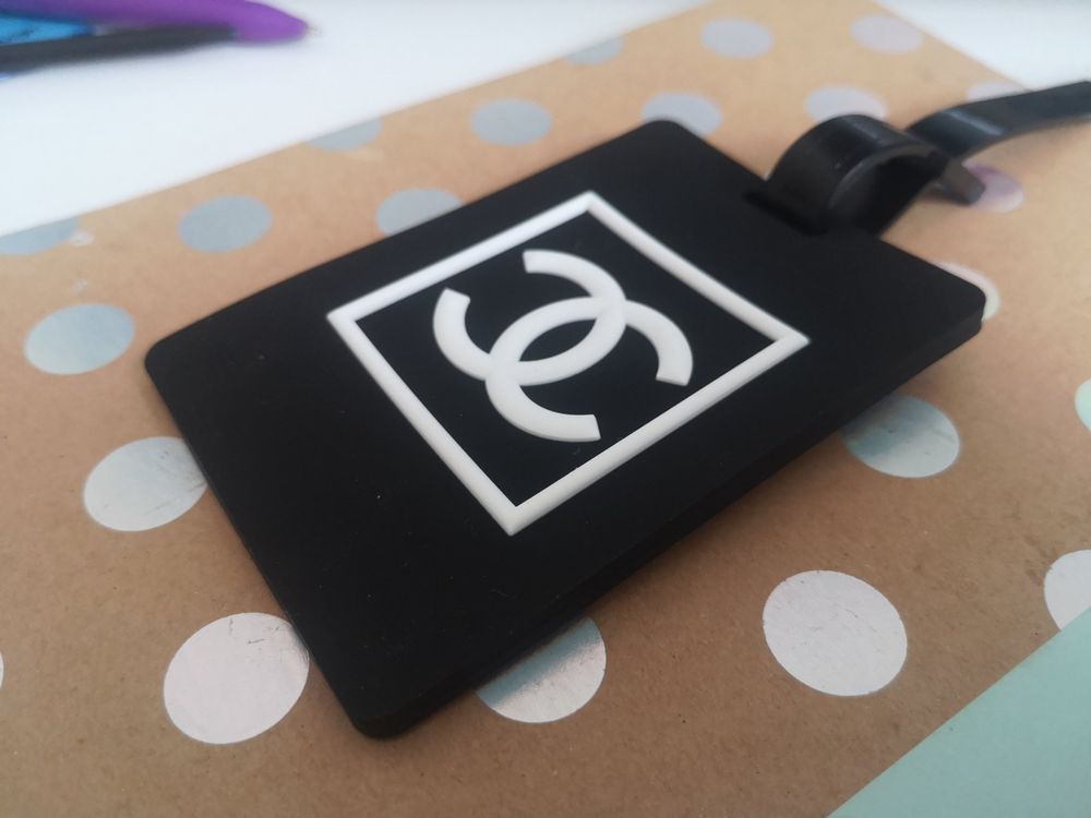 Chanel VIP Geschenk Kofferanhänger (Neu (gemäss Beschreibung)) in ...