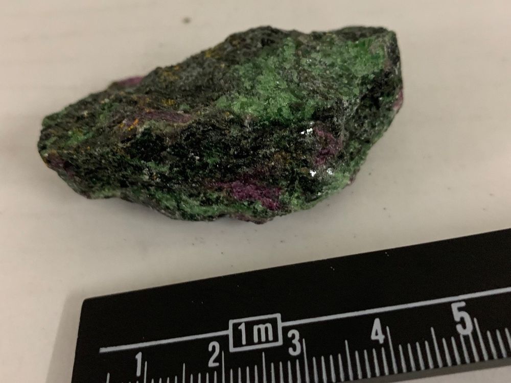 Edelstein/ Mineralien - schöner Zoisit | Kaufen auf Ricardo