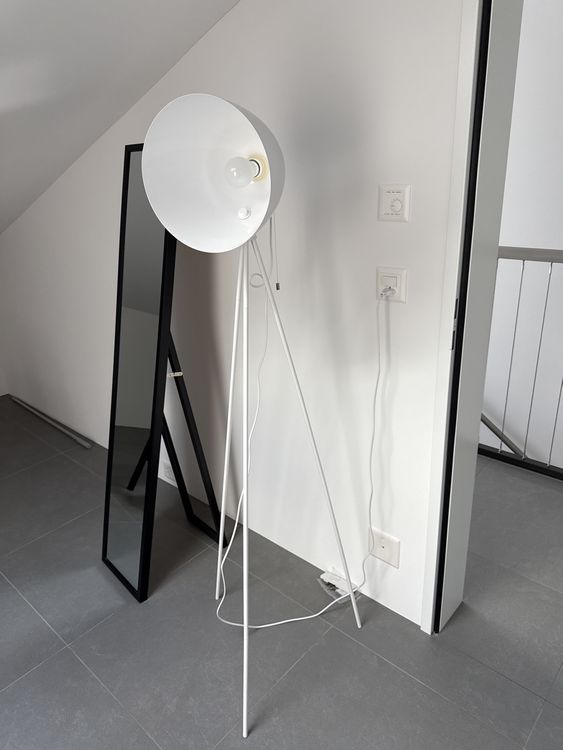 Stehlampe verstellbar in weiss (Gebraucht) in Gutenswil für CHF 1 – nur Abholung auf Ricardo kaufen