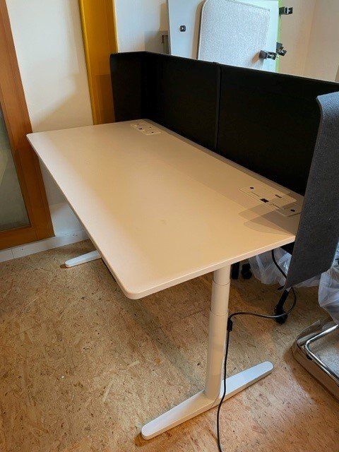 Sitz-/Stehtisch Tyde von Vitra (Designer R.&E. Bouroullec) | Kaufen auf ...
