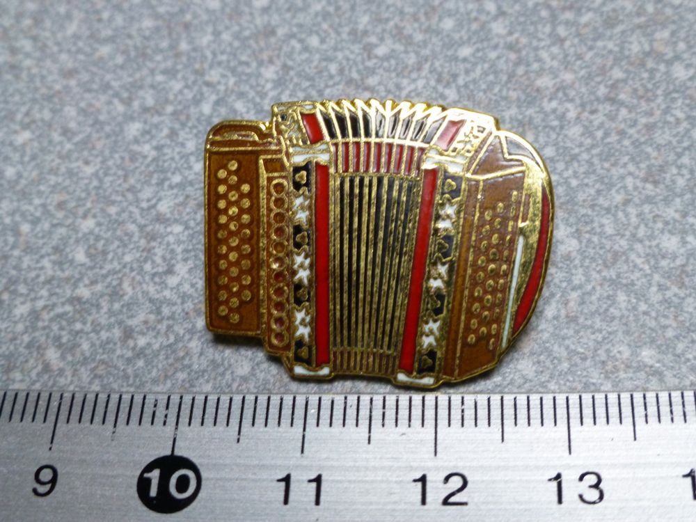 PIN PINS MUSIK Handorgel Ziehharmonika Harmonika (Gebraucht) in Gränichen für CHF 5 – mit ...