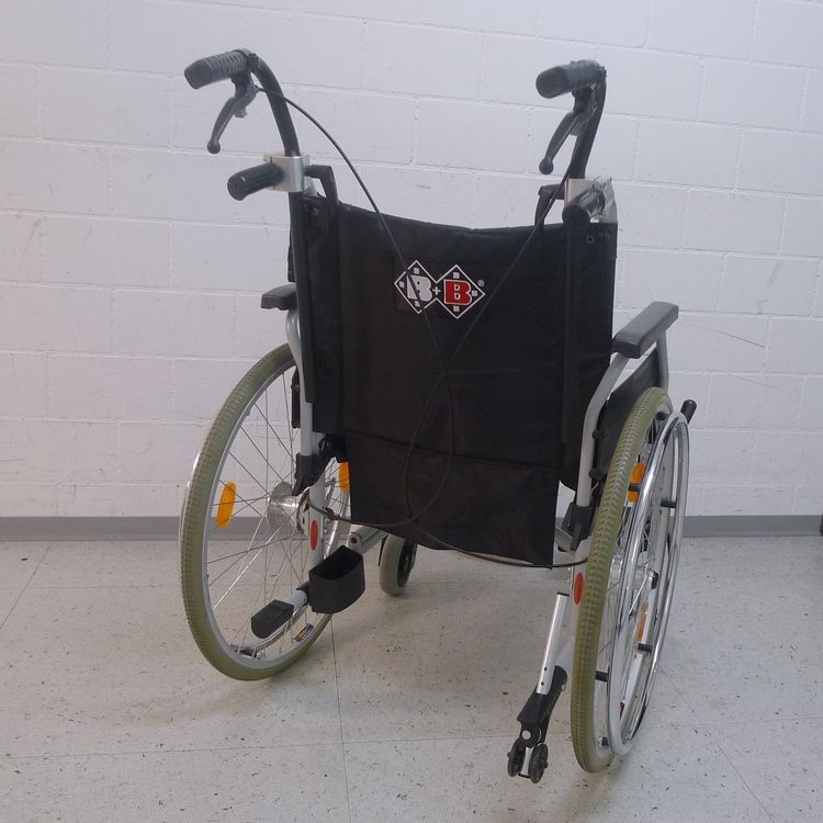 Rollstuhl B&B, SB 50 cm, TB, nur CHF 229 (Gebraucht) in Lengnau für CHF 229 – mit Lieferung auf ...