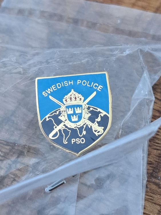 pin swedish police ( souvenir swisscoy polizei suede sweden (Gebraucht ...