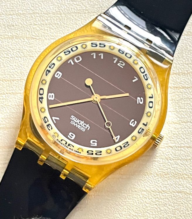 Swatch Solar Uhr, Sammlerstück, Schwarz/Gold (Gebraucht) in Grenchen ...