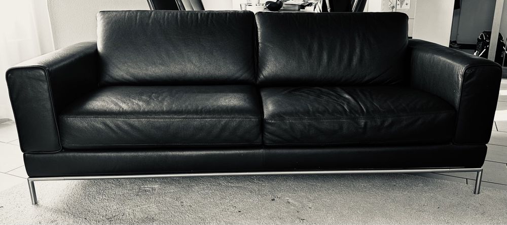 Stylisches 3er-Ledersofa; schwarz; IKEA ARILD (Gebraucht) in Gempen für CHF 300 – nur Abholung ...