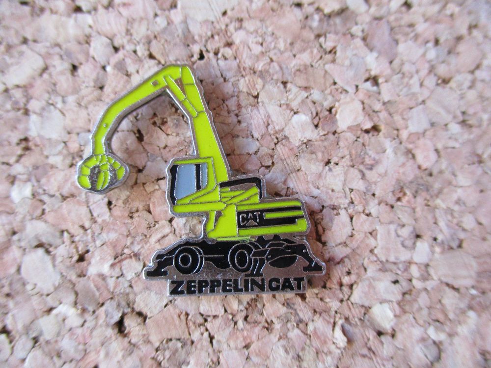 Bagger Zeppelin Cat Caterpillar (Neu (gemäss Beschreibung)) in Felsberg ...