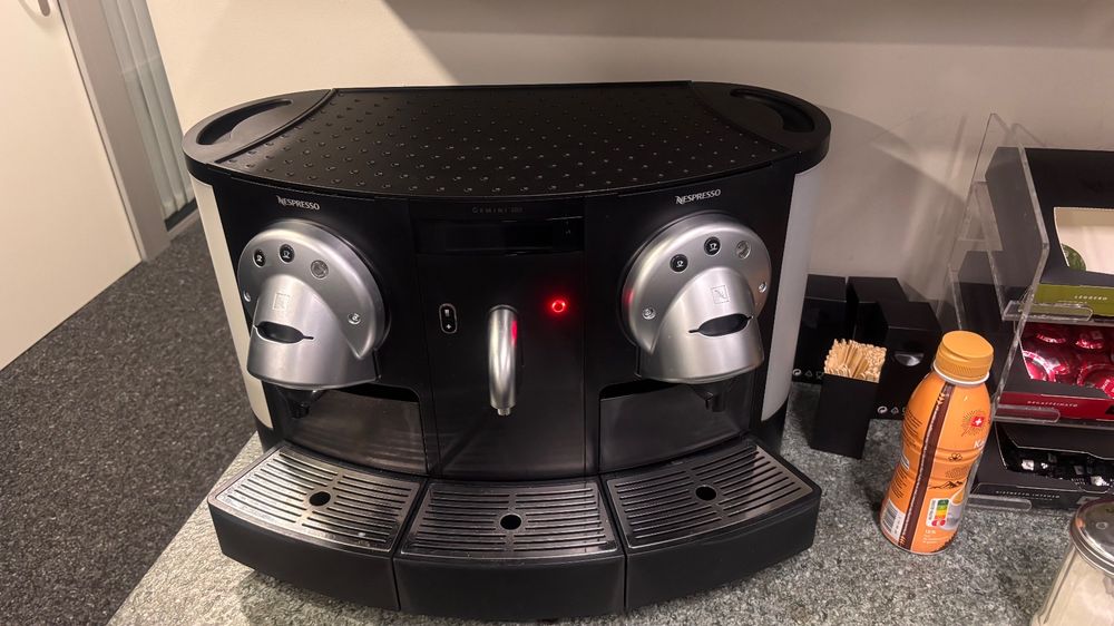 Nespresso Professional Kaffeemaschine Typ 733 Gemini CS203 (Gebraucht ...