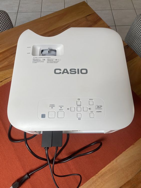 Casio XJ-F100W Beamer (Gebraucht) in Bönigen für CHF 249 – nur Abholung auf Ricardo kaufen