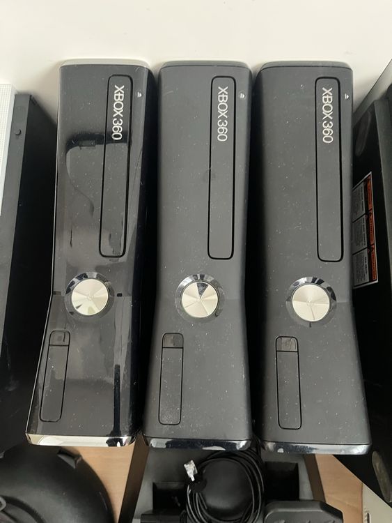 Lot de 20 Consoles Xbox 360 et Xbox One est autres - 🎮! (D'occasion) à Crissier pour CHF 299 ...