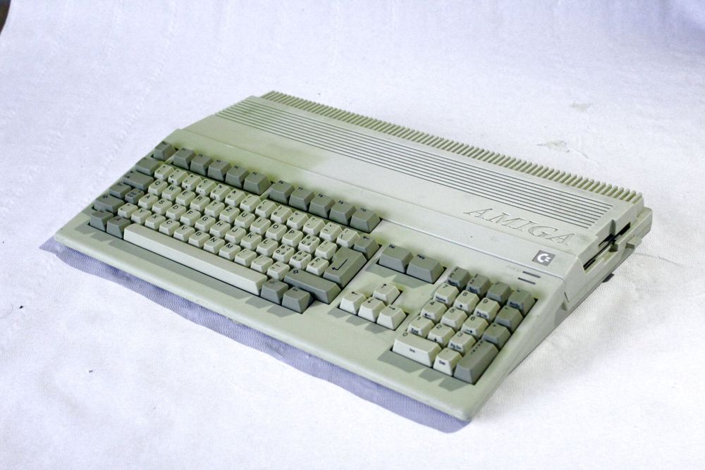 COMMODORE AMIGA 500, Philips CM 8833 & viel Zubehör, um 1998 (Gebraucht ...