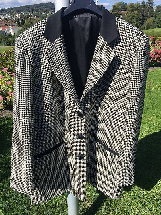 Jacke in Gr.48/50, schwarz/ecru (Gebraucht) in Russikon für CHF 12 ...
