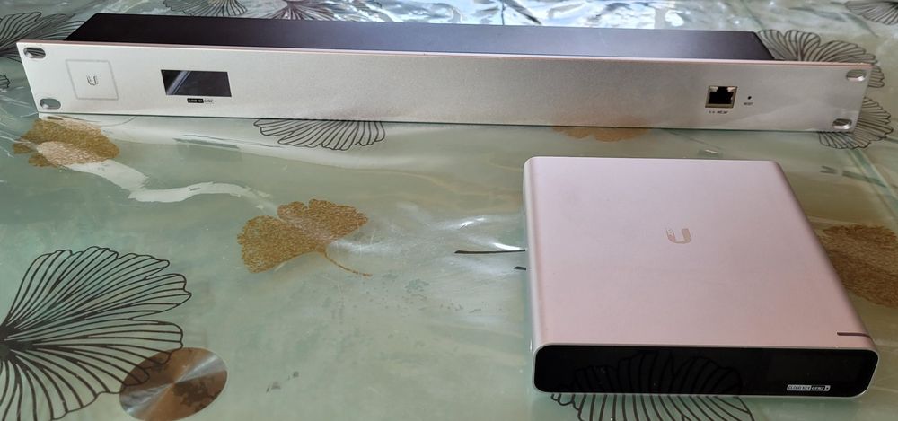 Ubiquiti UniFi Cloud Key Plus Gen 2 + rack | Kaufen auf Ricardo