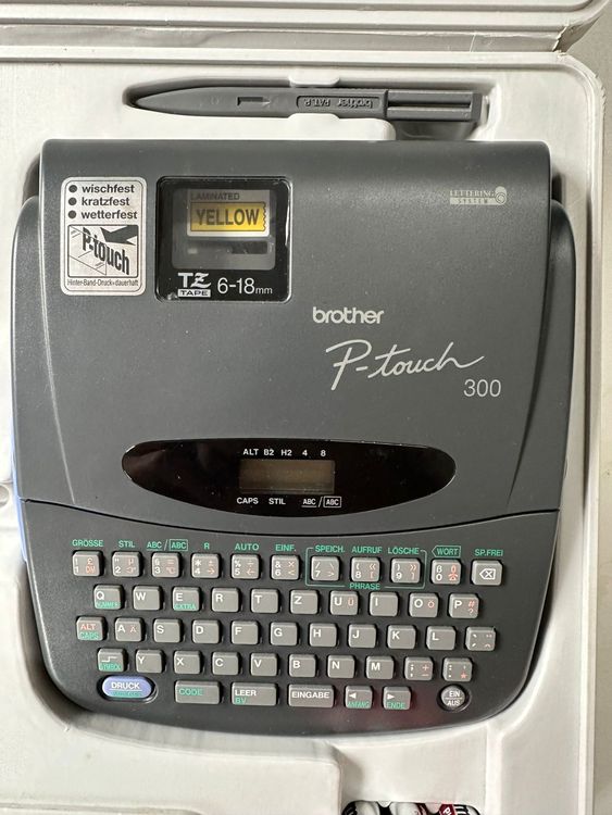 Brother Beschriftungsgerät P-Touch 300 + Etiketten (Gebraucht) in ...
