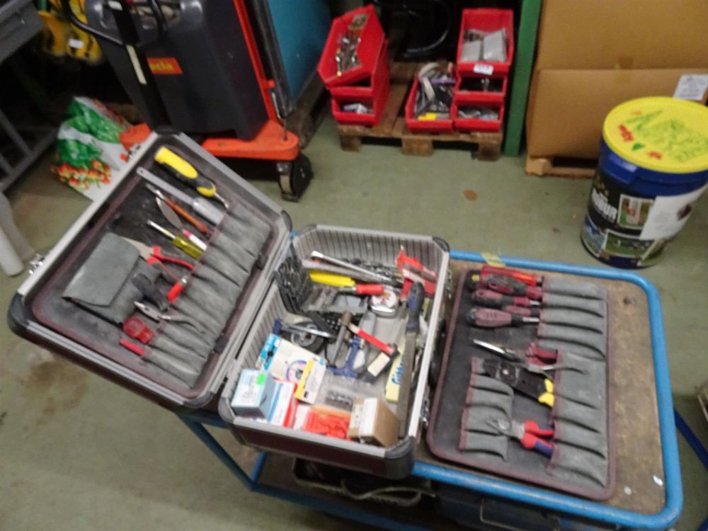 G396 Werkzeug Alu-Koffer voll m Werkzeug (Gebraucht) in Necker für CHF 51 – mit Lieferung auf ...