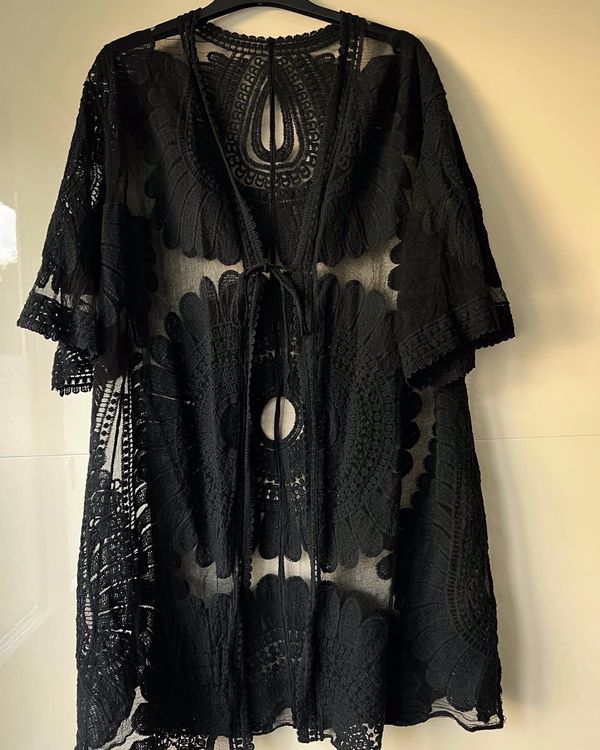 Toller Mantel/Kimono aus Spitze schwarz one Size | Kaufen auf Ricardo Toller Mantel/Kimono aus Spitze schwarz one Size | Kaufen auf Ricardo