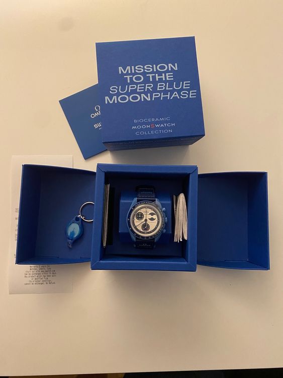 Swatch x Omega MISSION TO THE „SUPER BLUE MOONPHASE“ (Neu und originalverpackt) in Luzern für ...