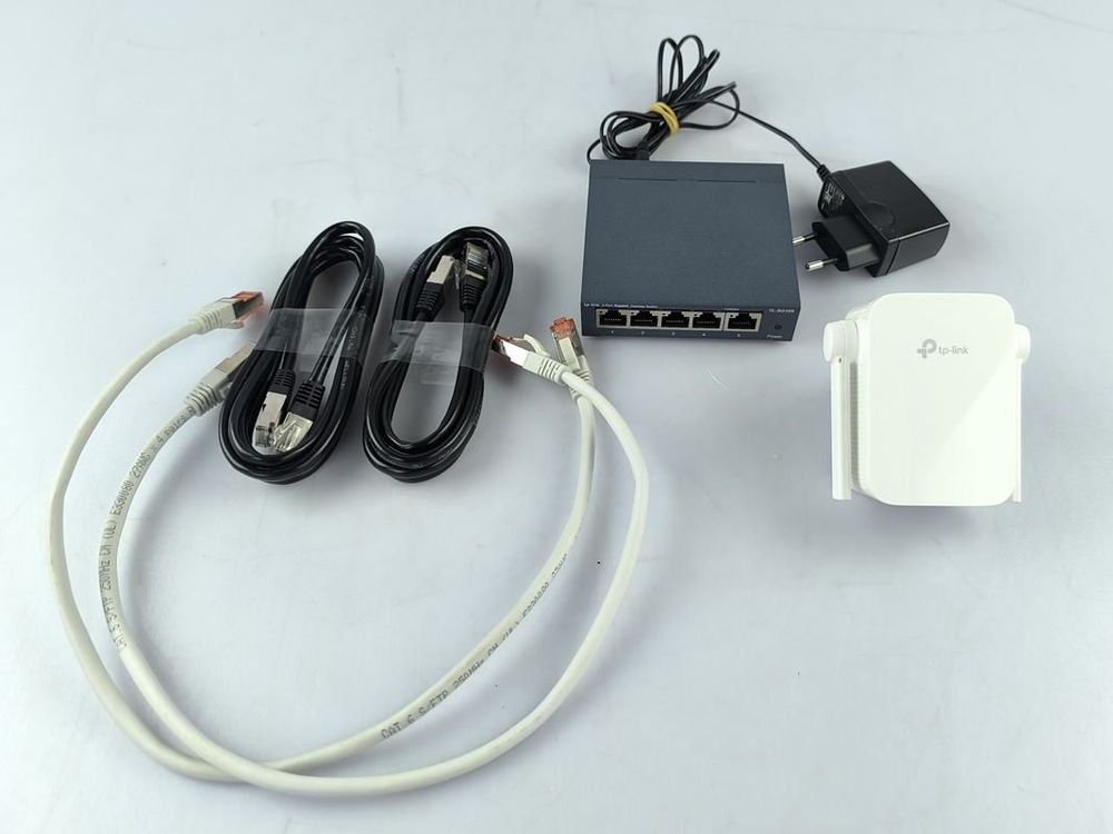 TP-Link Repeater, Switch und Kabel (Gebraucht) in Rüti ZH für CHF 19 ...