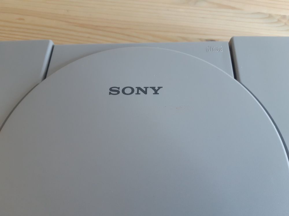 SONY Playstation 1 PS1 SCPH-9002 mit Kabeln | Kaufen auf Ricardo