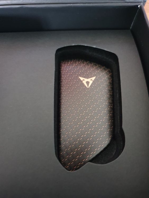 Cupra Member Box Schlüssel + Harmband aus echtem Carbon neu | Kaufen ...