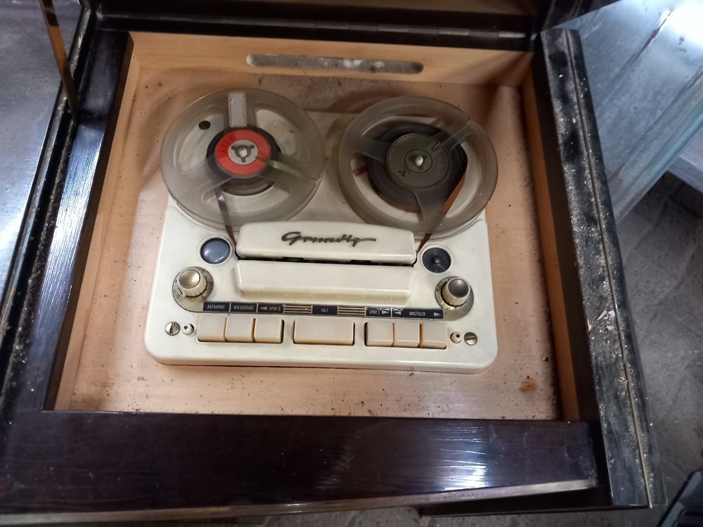 Grundig Musikschrank Plattenspieler Tonband (Gebraucht) in Gähwil für CHF 2 – nur Abholung auf ...