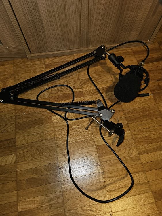 Neuwertiges Studio Mikrofon mit Stativ - Top Zustand! (Gebraucht) in ...