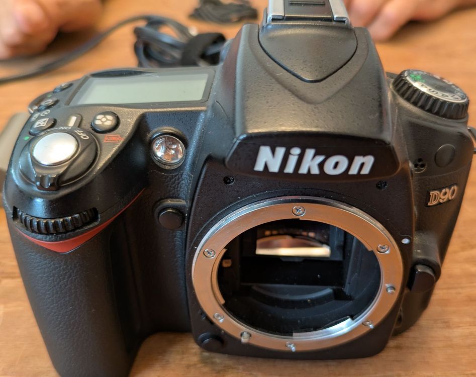 Nikon D90 Spiegelreflexkamera - mit Rucksack und Ersatz Akku (Gebraucht) in Zürich für CHF 72 ...