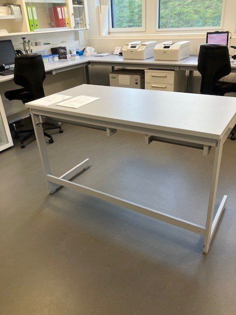 Labortisch (Gebraucht) in Basel für CHF 400 – nur Abholung auf Ricardo ...