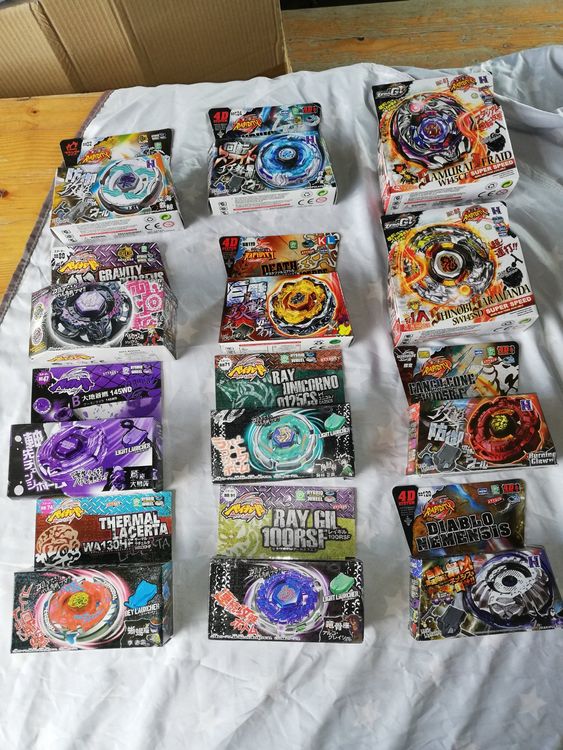 12 Beyblade in einem Paket (Neu und originalverpackt) in Eschenbach SG ...