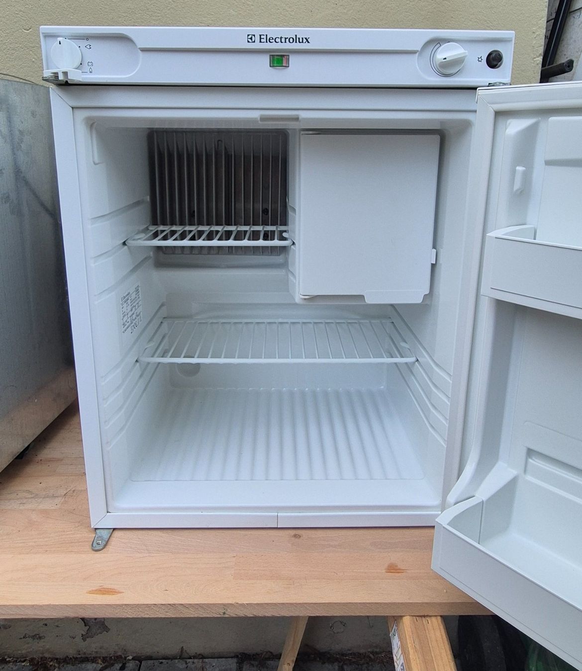 Electrolux Absorber Kühlschrank 12V 230V Gas Camping Van (D'occasion) à ...