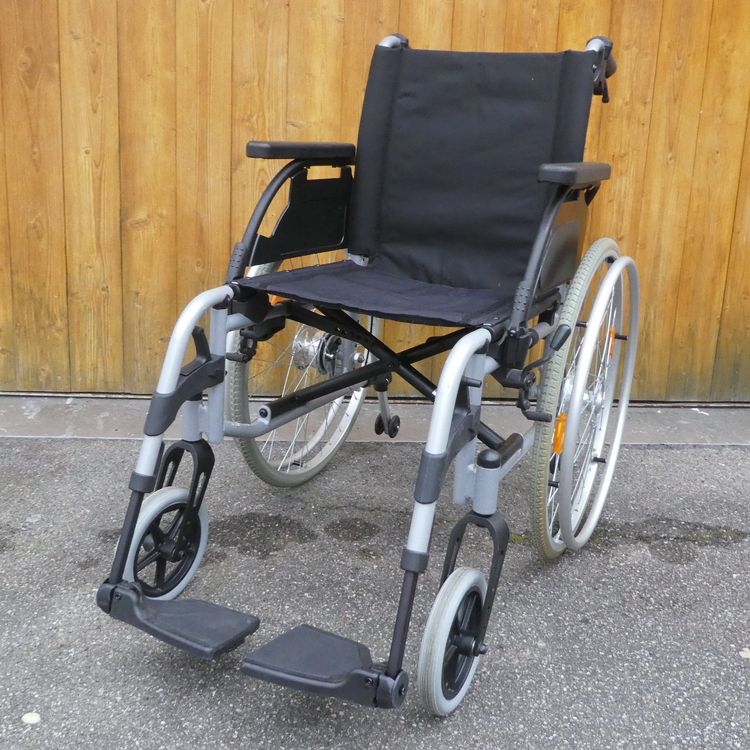 Rollstuhl Breezy, SB 46 cm, Zusatzbremsen, nur CHF 199 | Kaufen auf Ricardo