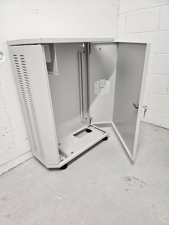Rack für Technik und Server, Router und Switches usw. (Gebraucht) in ...