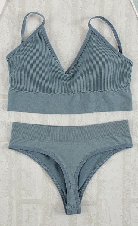 Set Einfacher Solider BH und Tanga M(36/38), L(40/42) | Kaufen auf Ricardo