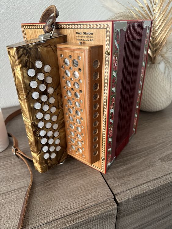 Schwyzerörgeli R.Stalder (Gebraucht) in Altendorf für CHF 880 – nur Abholung auf Ricardo kaufen