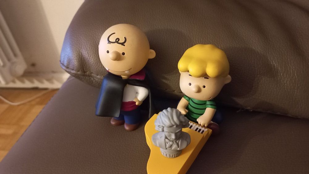 DIE PEANUTS 2 Figuren, charlie brown (Gebraucht) in Aarburg für CHF 10 – mit Lieferung auf ...