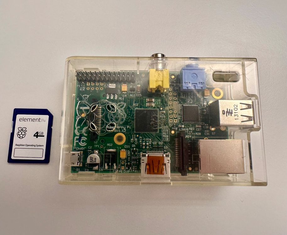 Raspberry Pi, Model B (256MB), Speicherkarte, Gehäuse | Kaufen auf Ricardo