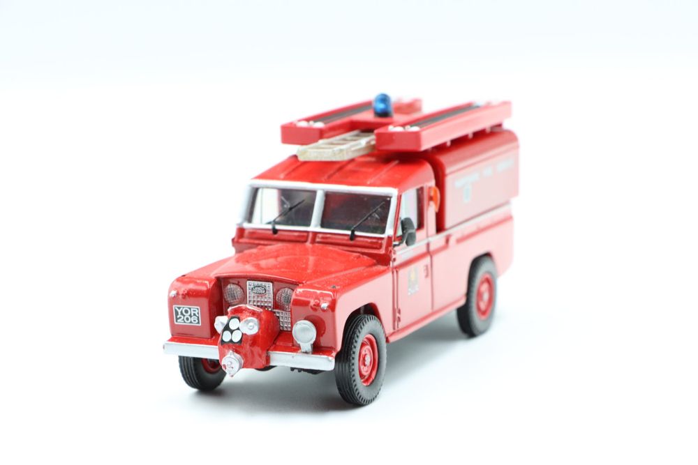 Land Rover Defender Hampshire Fire Service 1:43 Vanguards | Kaufen auf ...
