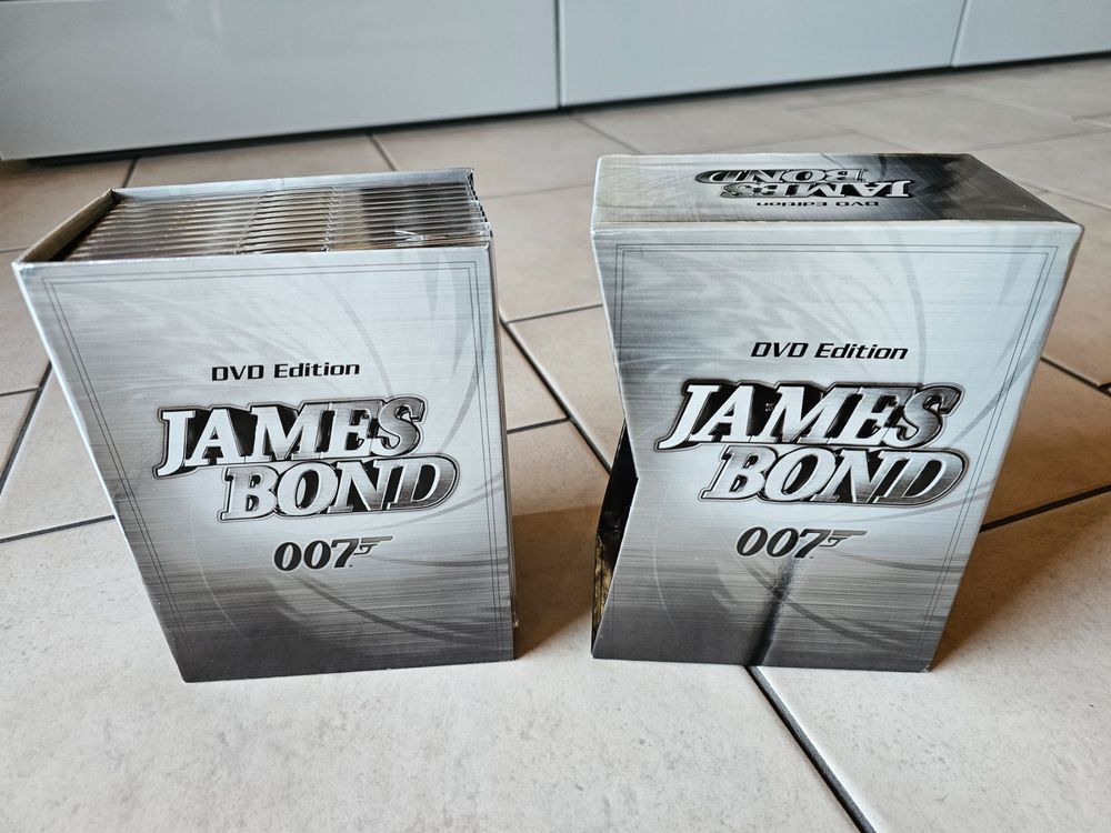 James Bond 007 Ultimate 22 DVD's Collector's Set / Box (Gebraucht) in Schneisingen für CHF 29.5 ...